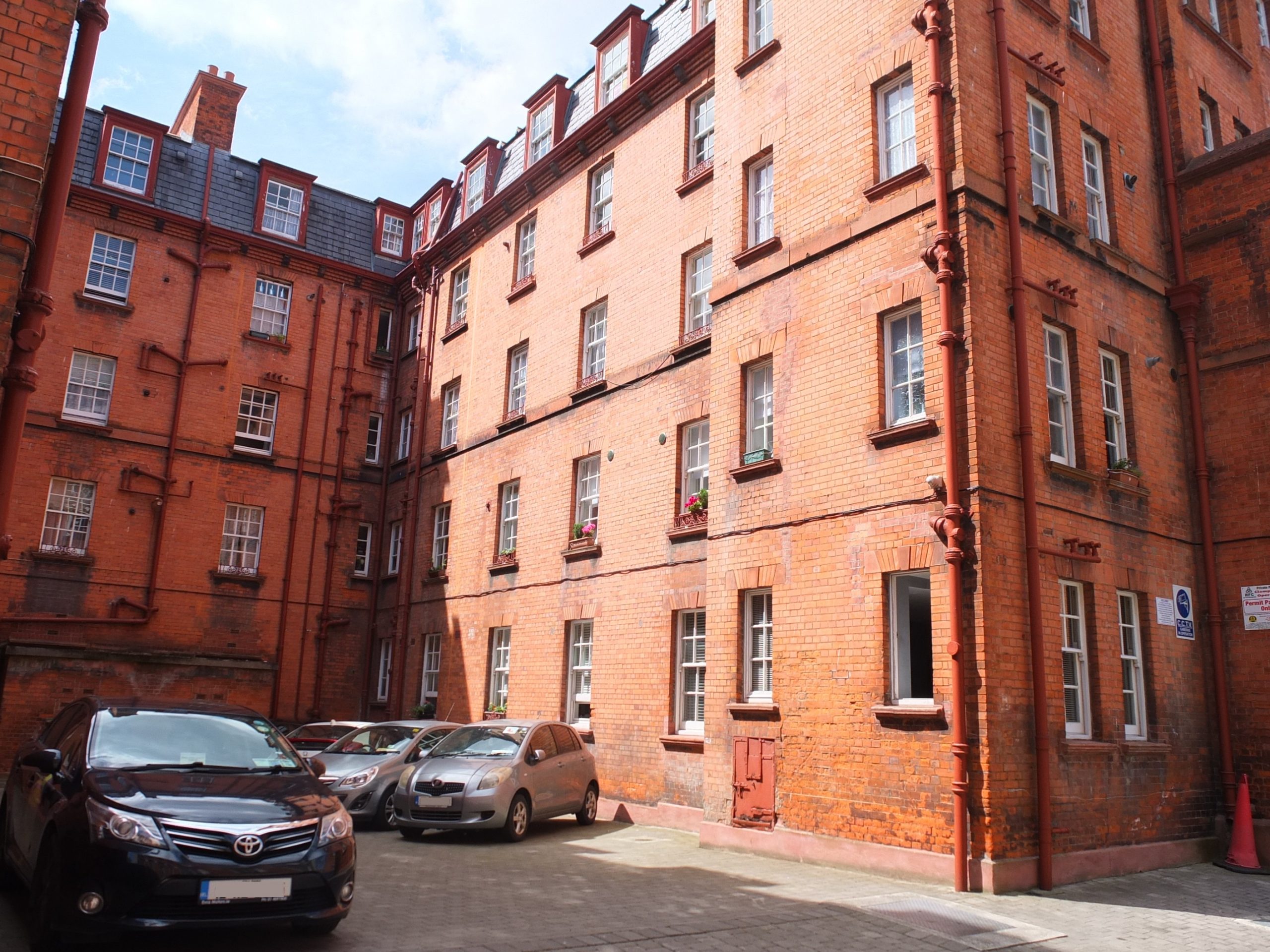 Bull Alley Street- The Iveagh Trust (Sráid Scabhat na dTarbh) – Dublin ...